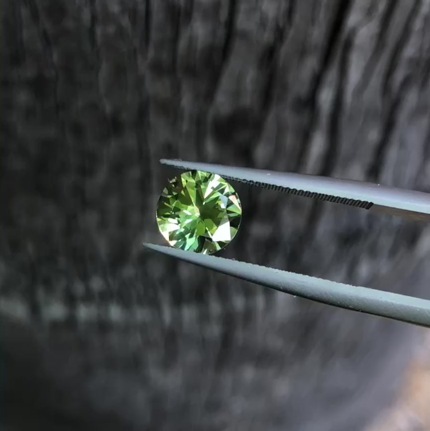 Beautiful Green Yellow Parti Sapphire. M1178 – OZSAPPHIRES